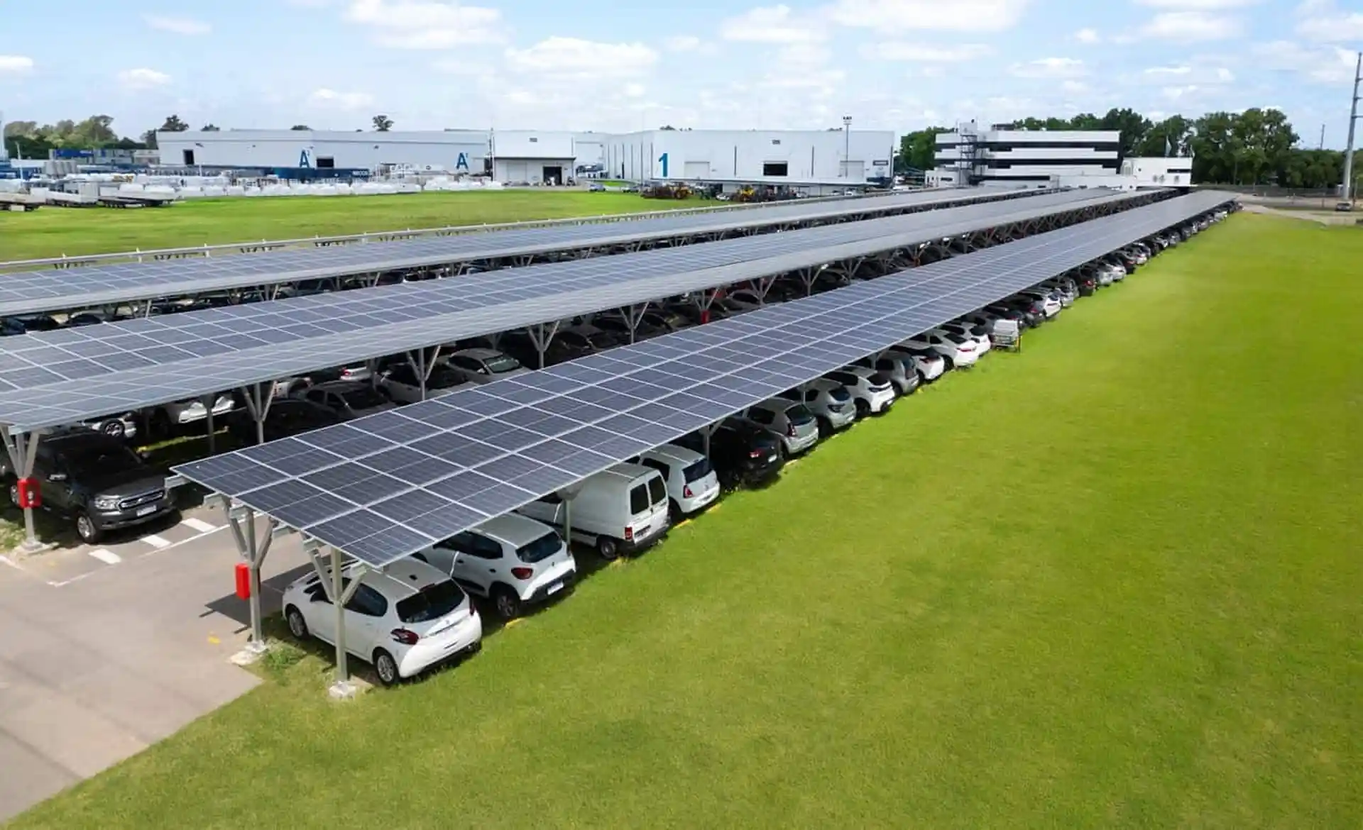 A large-scale solar carport drives the energy transition at a company ...