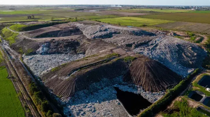 Sanitary landfills vs. open dumps: two sides of waste management in ...