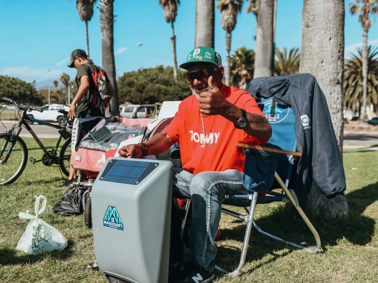 Solar backpack: A California initiative that combines innovation ...