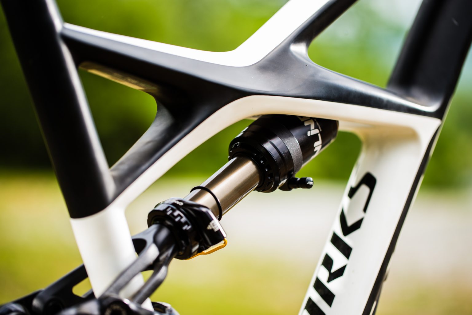 Video: Cane Creek Introduces the Double Barrel Inline Shock for 2015 ...