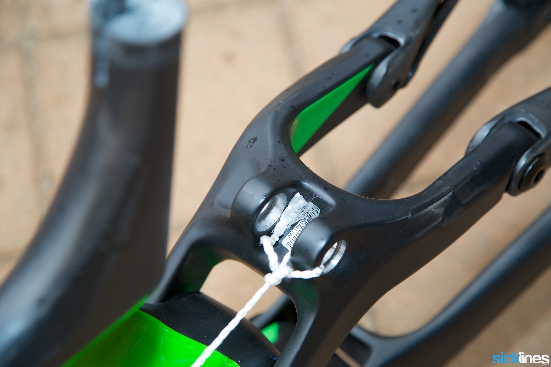 2015-Specialized-Demo-8-rear-eyelet-offset