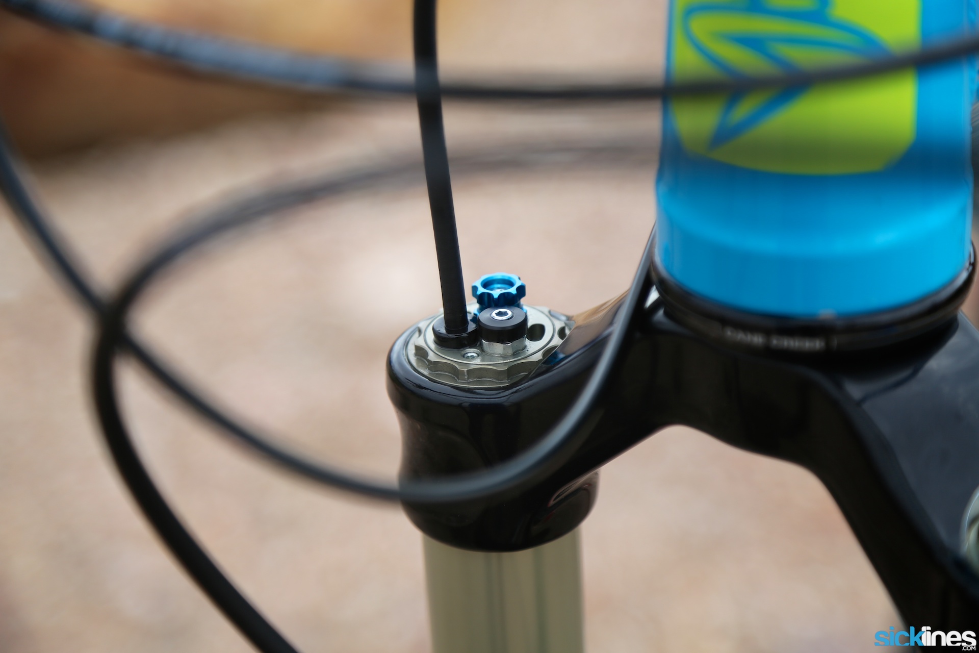 formula-fork-lockout-detail-crown