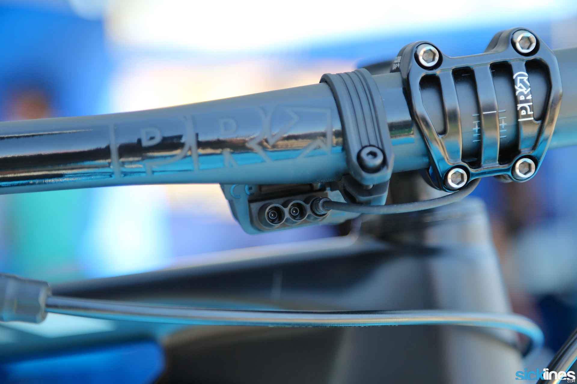 shimano-xtr-di2-electronic-computer-shifter-connection