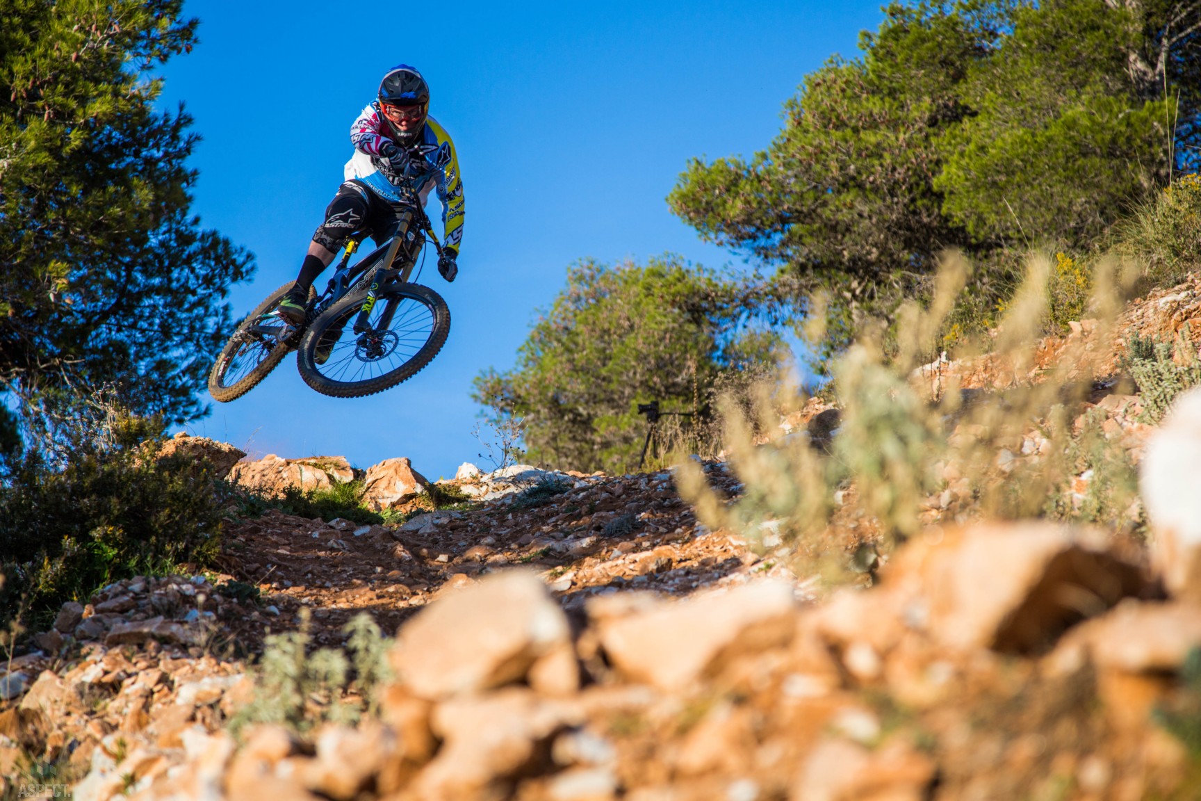 Video: Joe Connell - RoostDH Spain - Sick Lines - mountain bike reviews ...