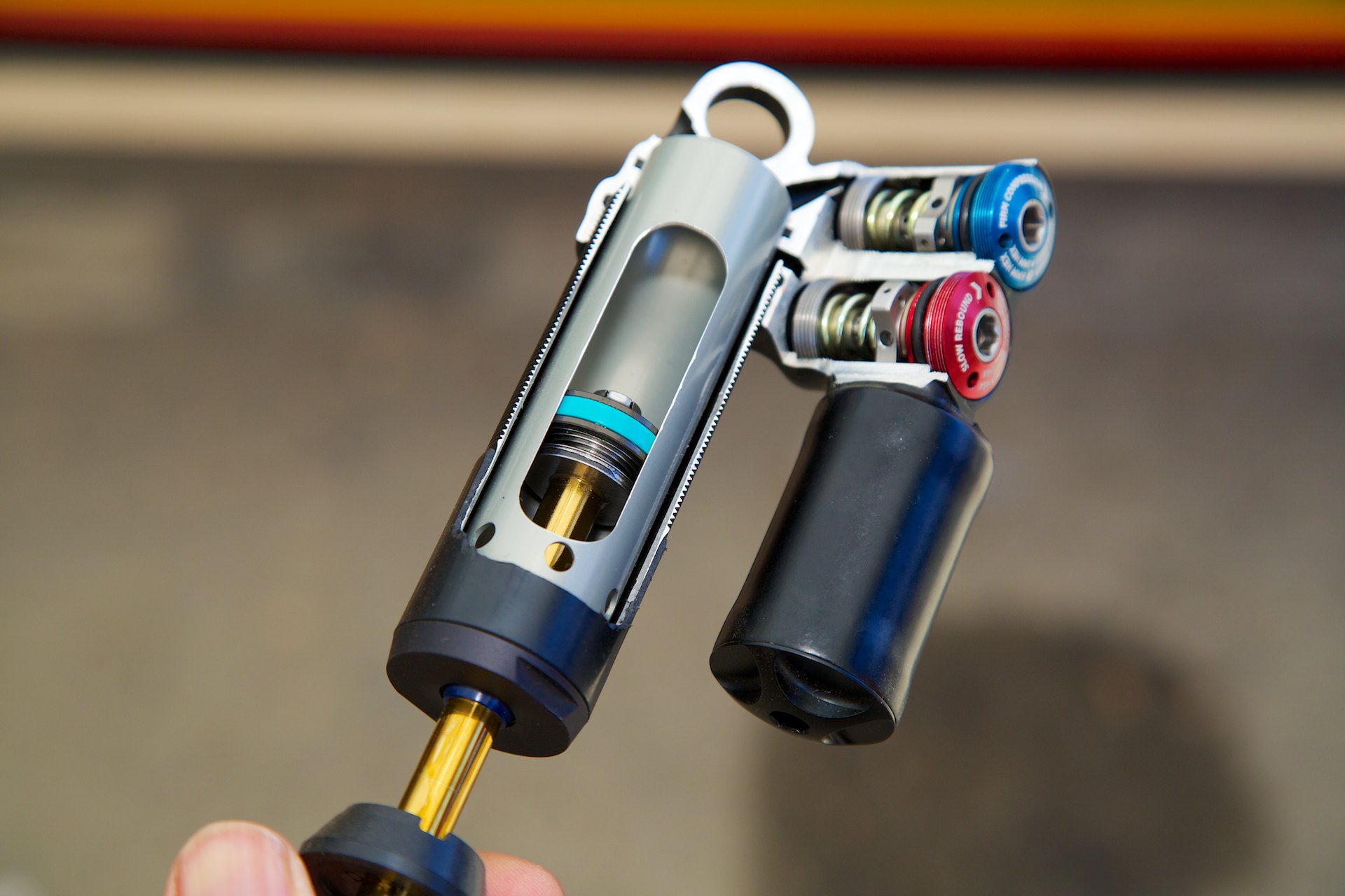 Video: The 2016 FOX DHX2 and X2 Damping Circuits with Shock Cutaways