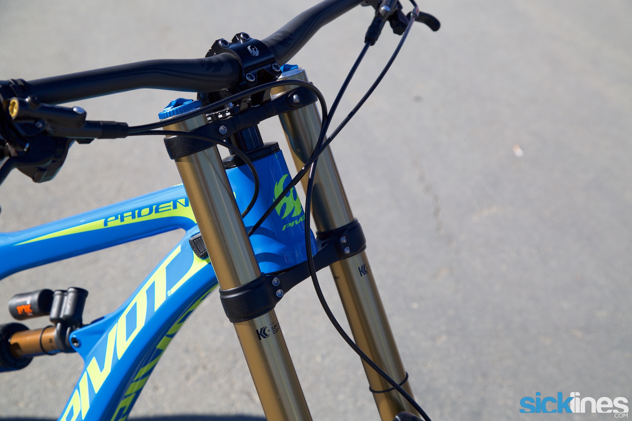 2016-Pivot-Phoenix-DH-headtube
