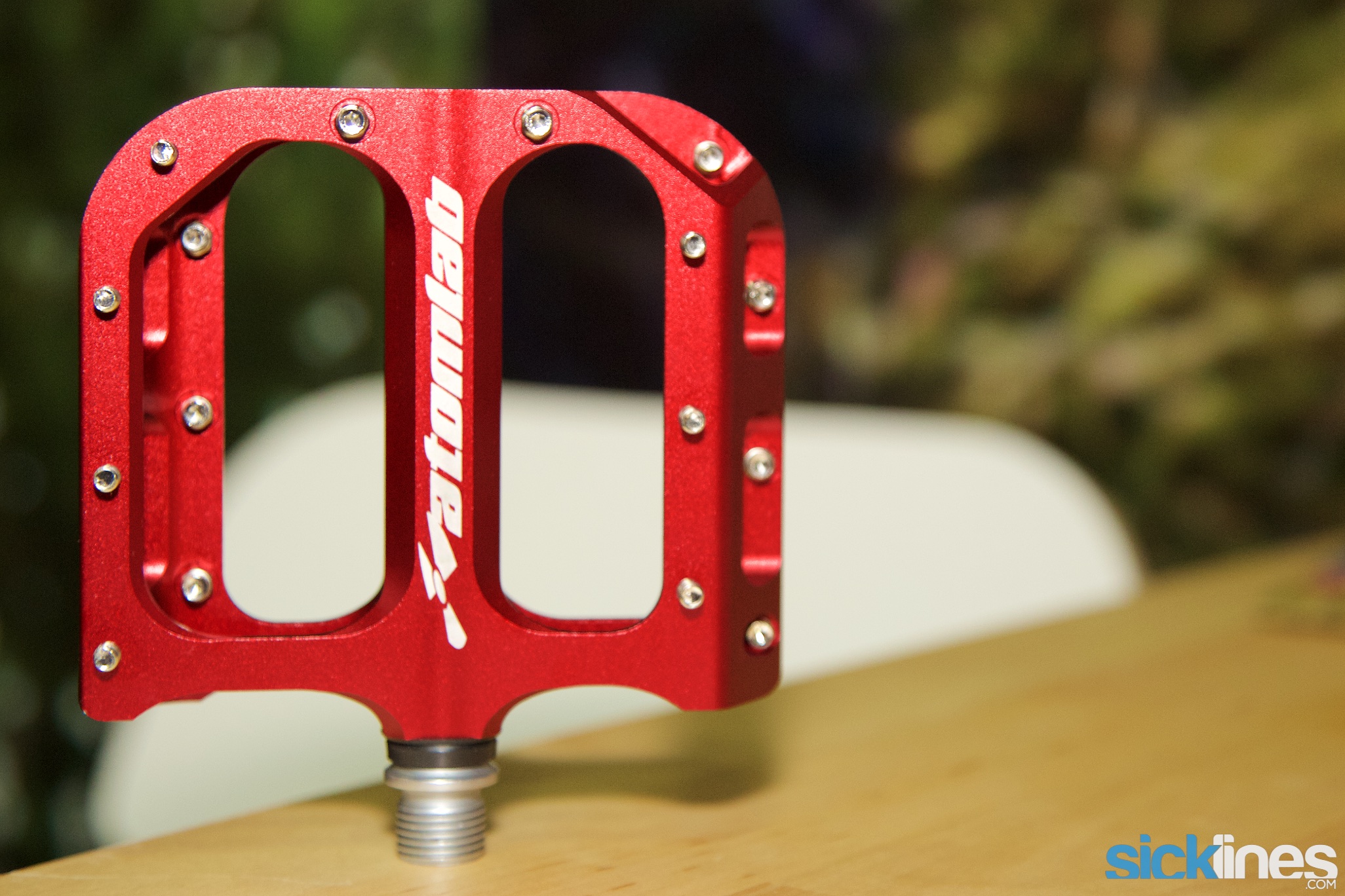 Interbike 2016 – Atomlab Trailking Pedal, Corsair Ambush, B&W ...