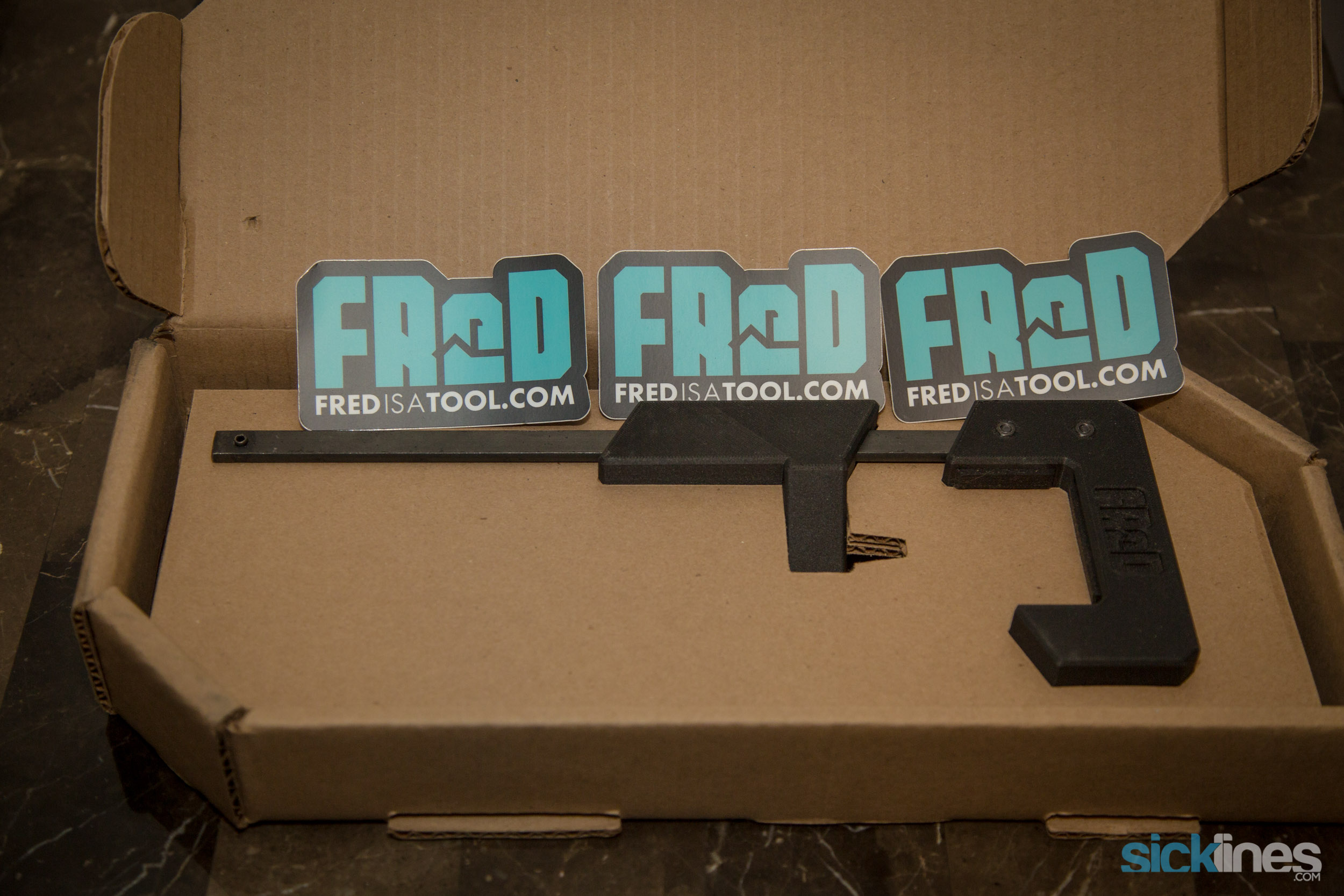 FReD-Headset-Holder-tool-2