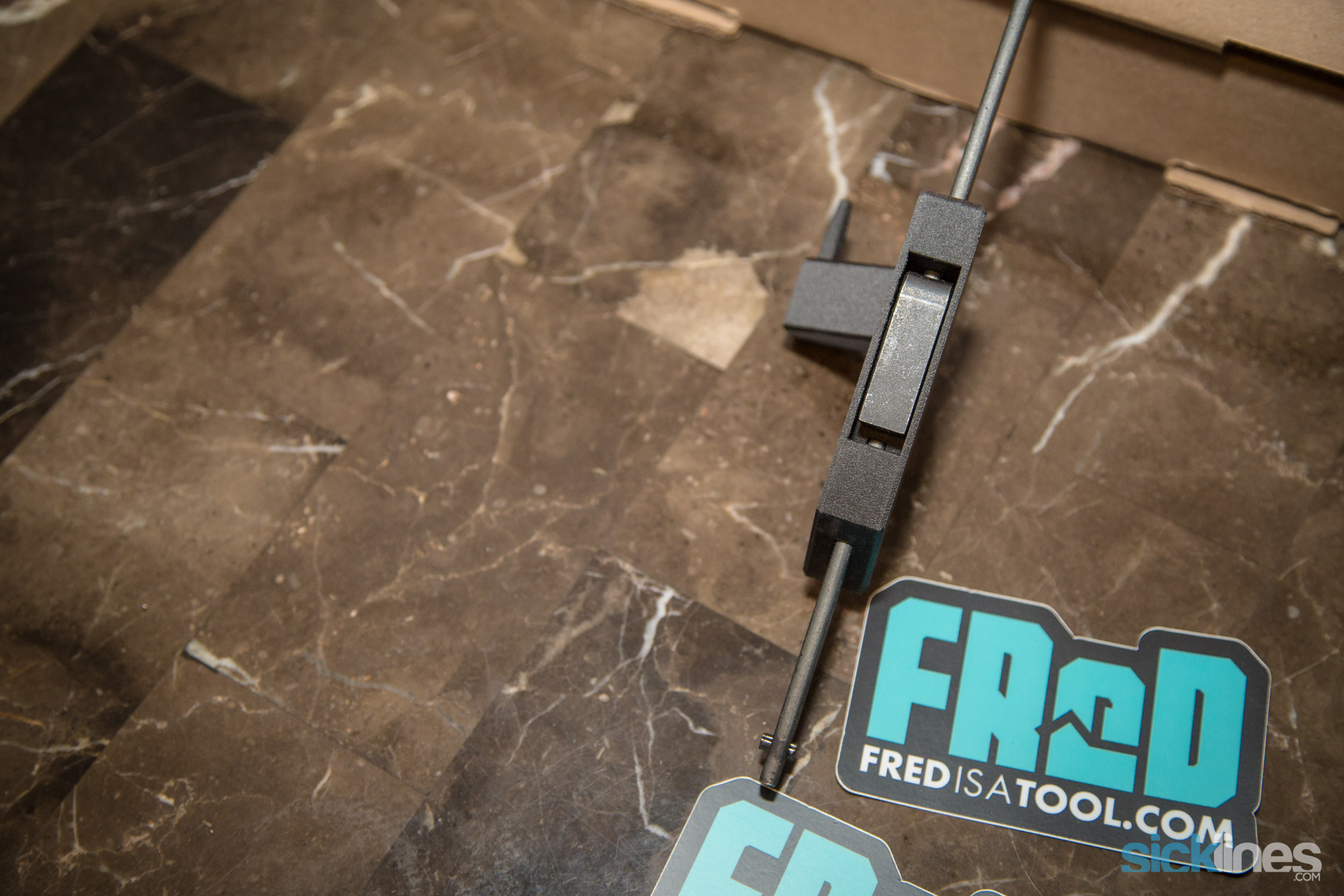 FReD-Headset-Holder-tool-6