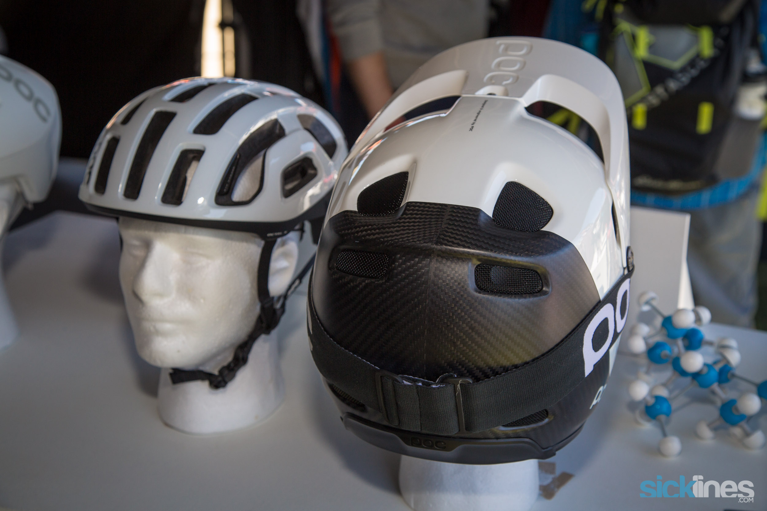 POC-Coron-Air-full-face-dh-helmet-spin-16