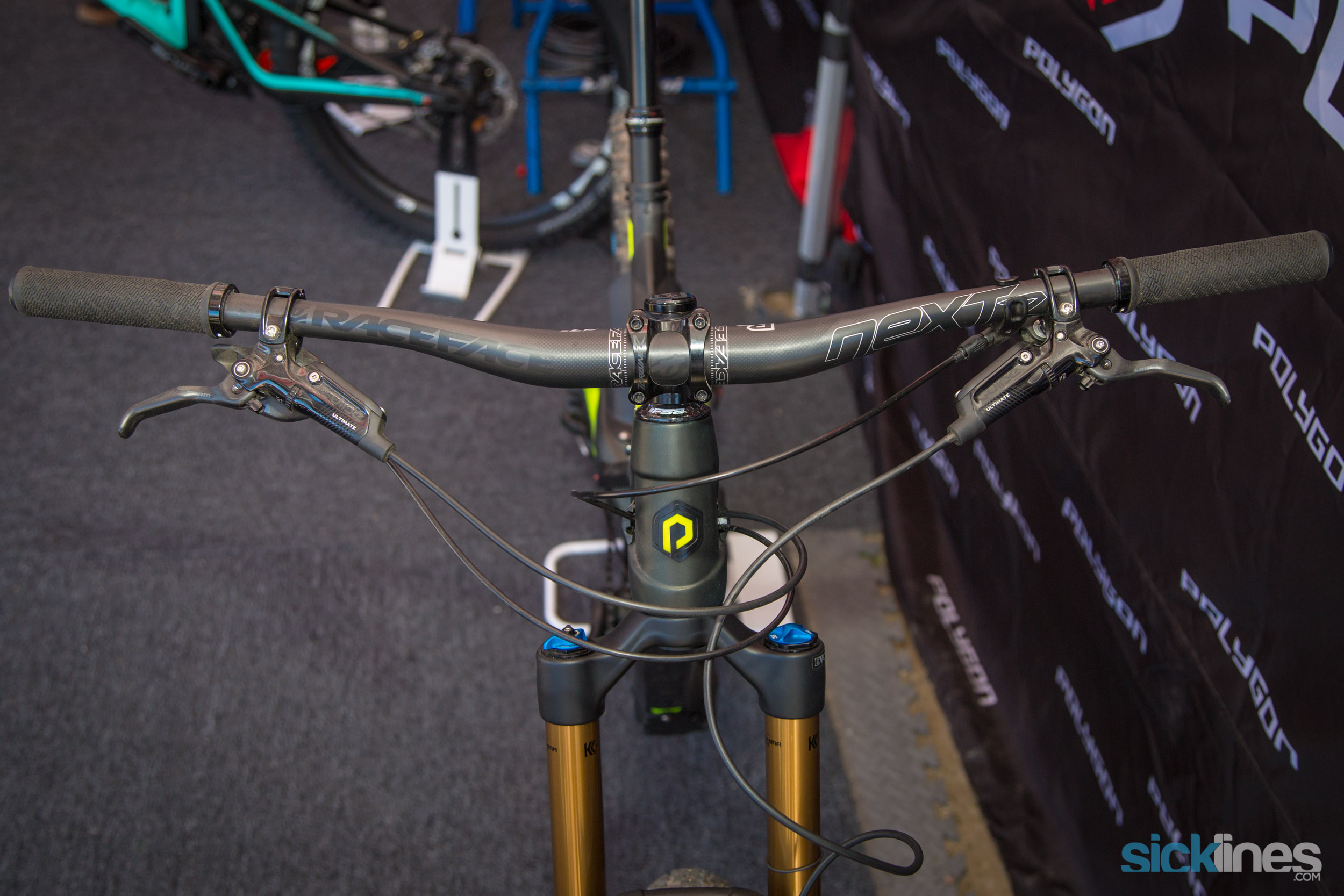 20018-polygon-square-one-ex-next-cockpit