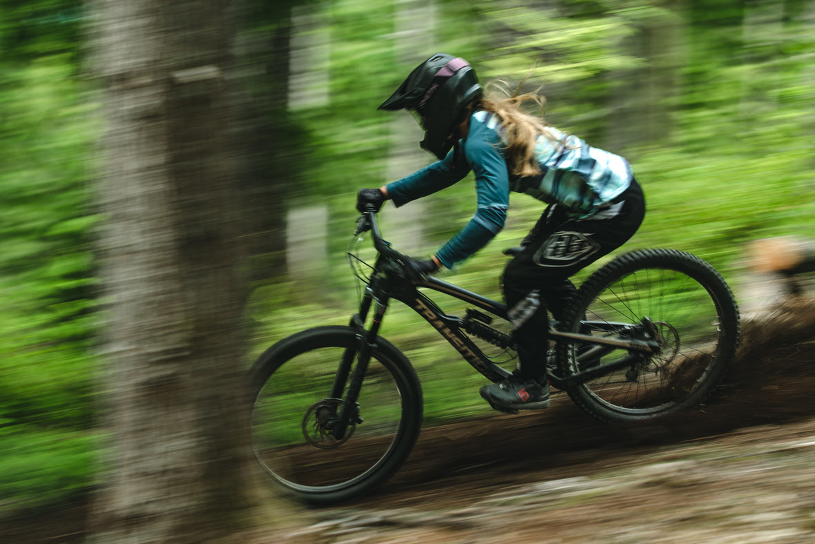 Transition Bikes – TR11 Carbon Downhill Bike