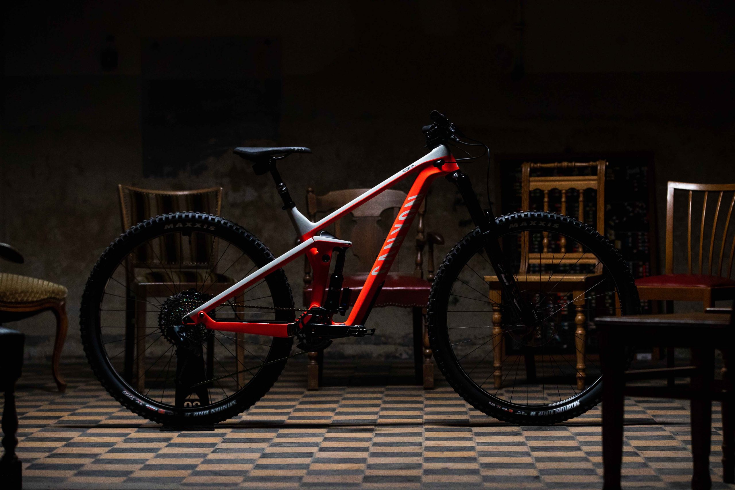 2020 Canyon Strive CFR Key Visual small