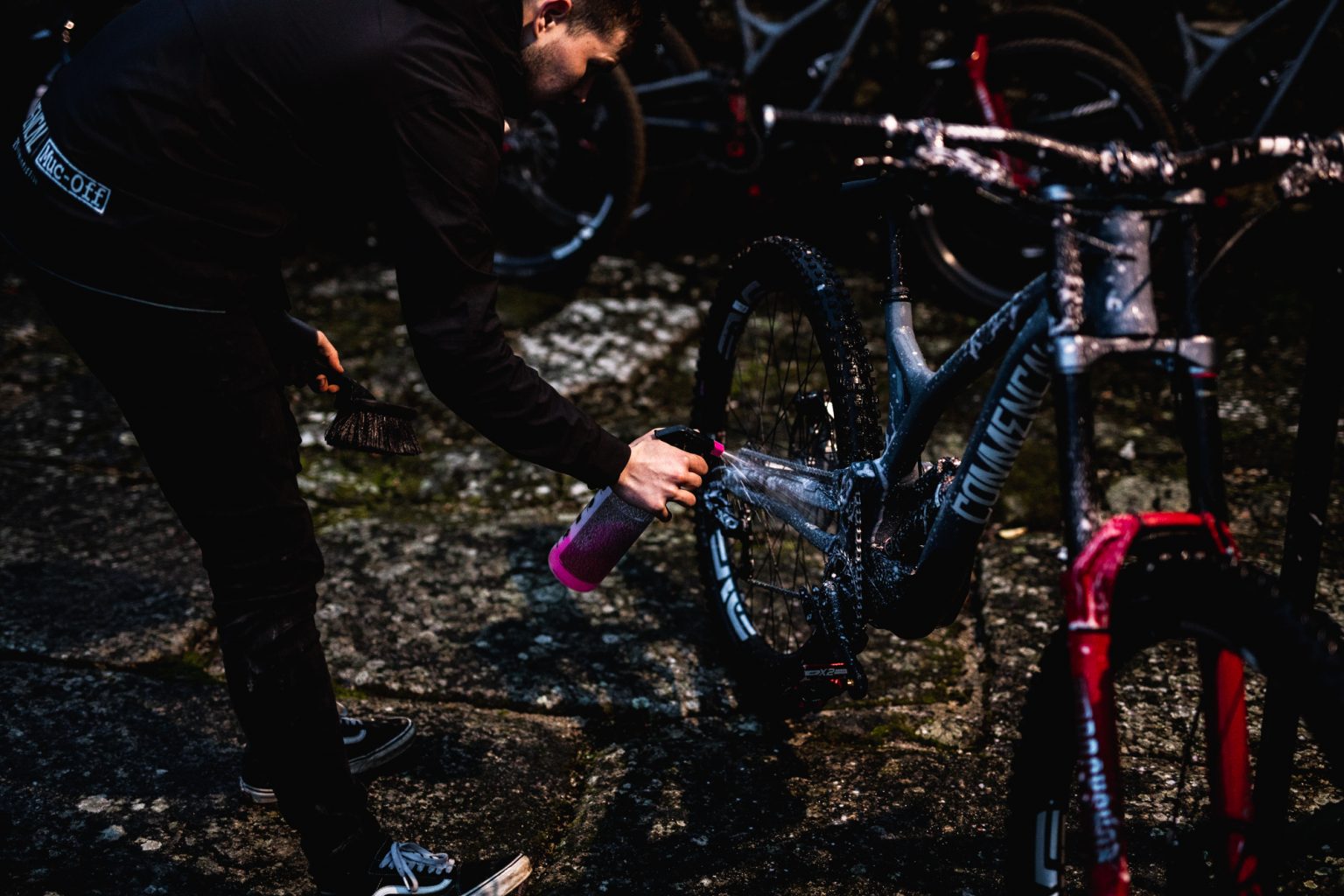 Commencal Muc-Off Team 2020 Amaury Pierron, Myriam Nicole, Remi Thirion ...