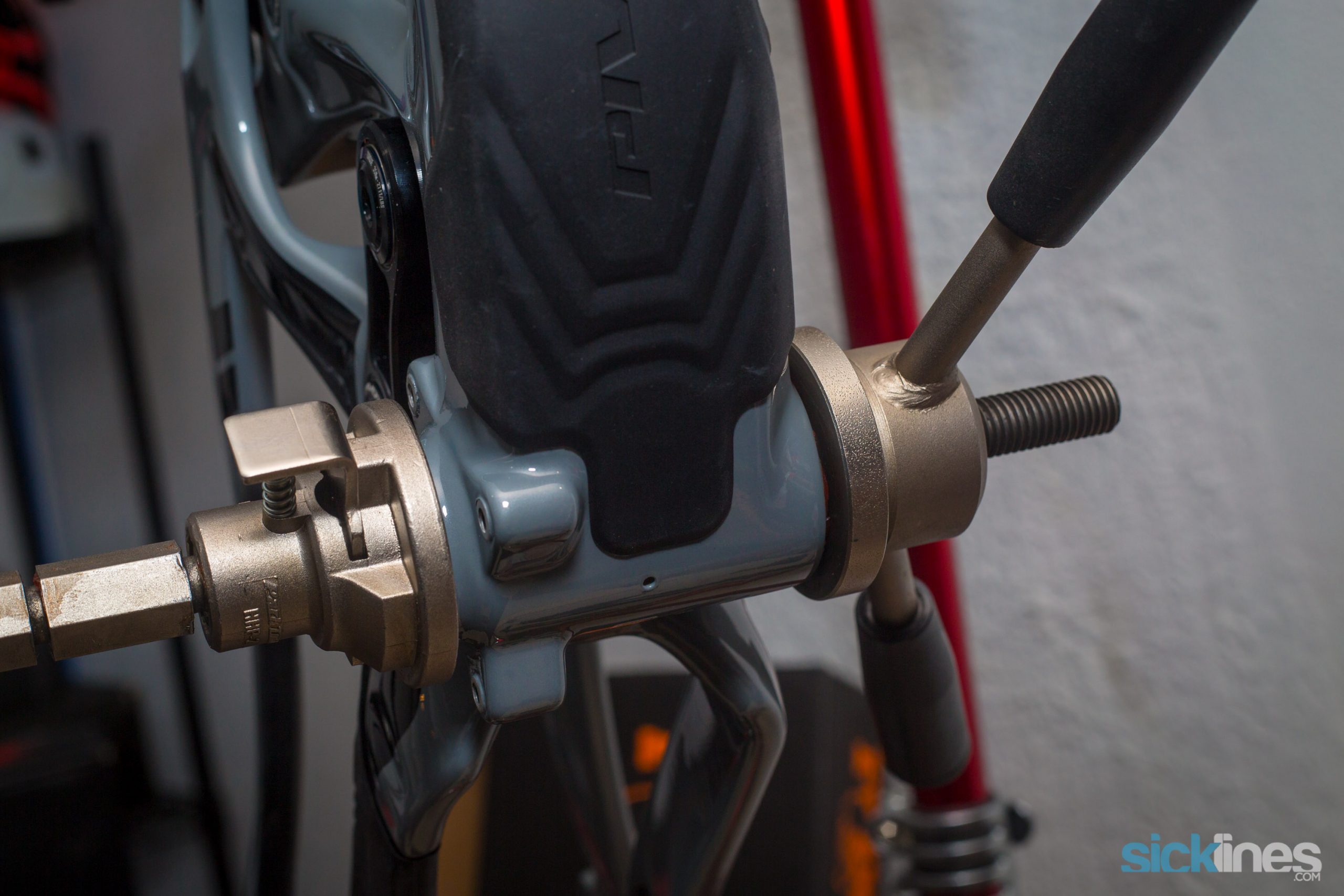 2020-Pivot-Phoenix-29-xl-custom-downhill-8