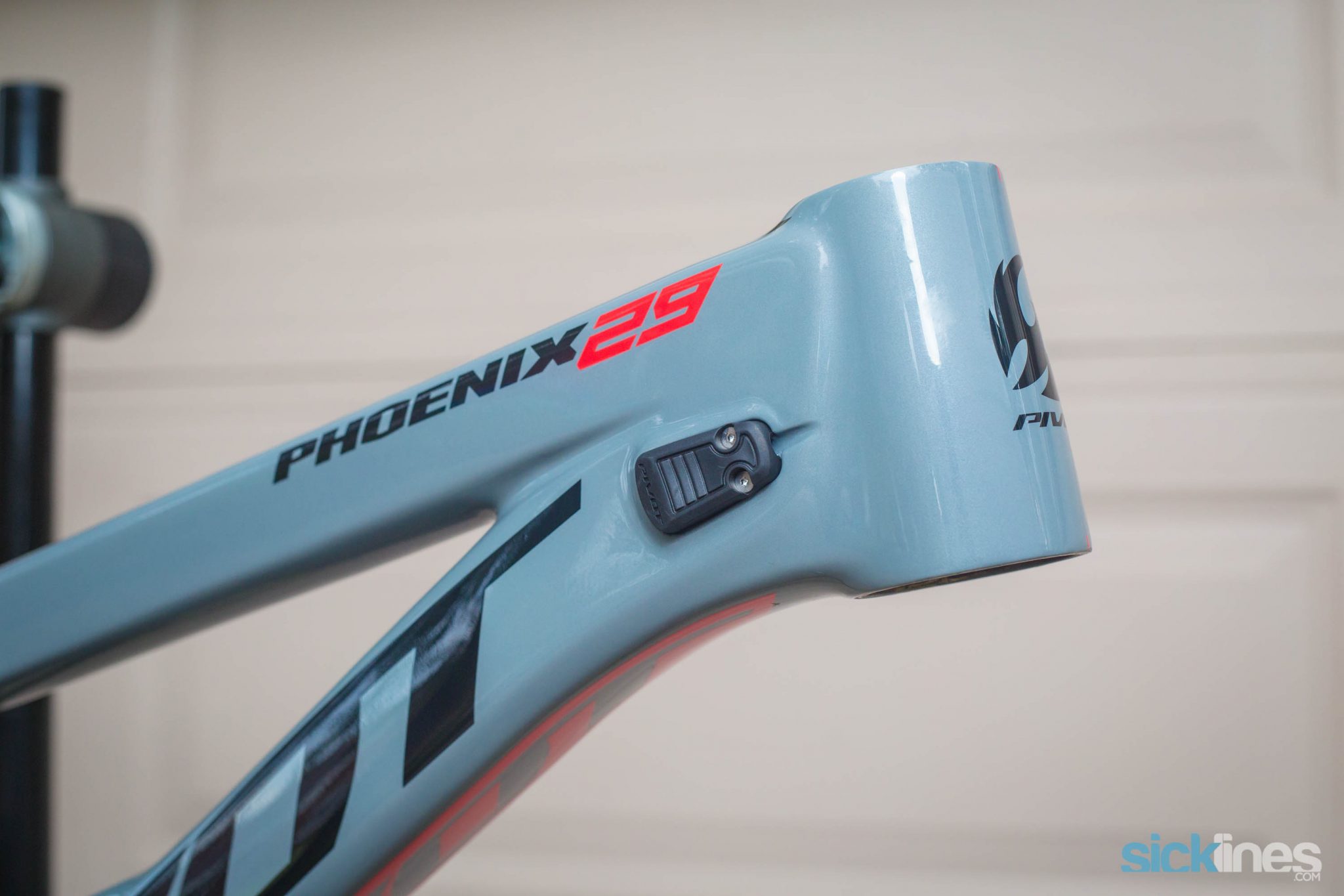 Pivot Phoenix 29 – Carbon Downhill Bike Build | Part 1