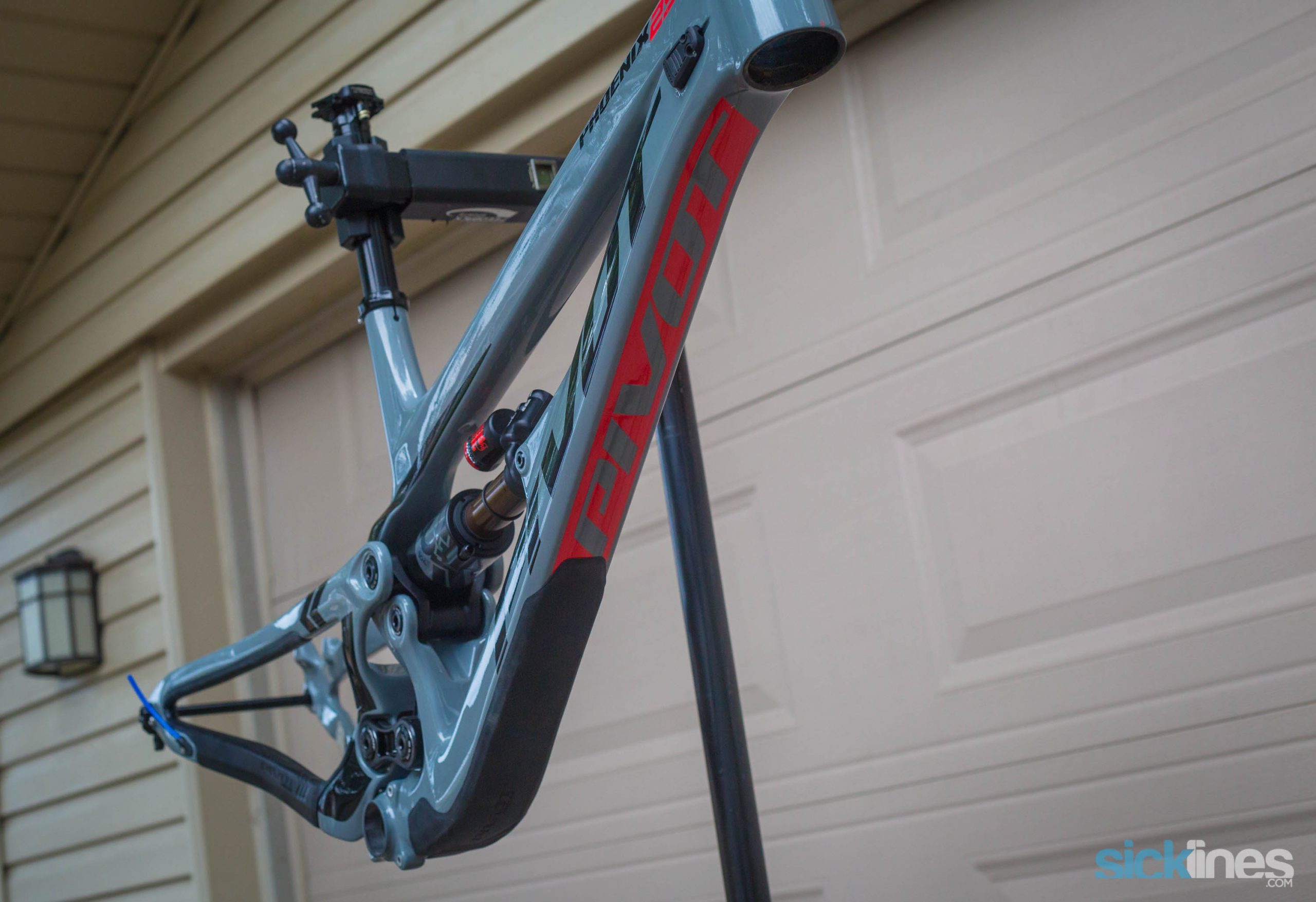 Pivot Phoenix 29 – Carbon Downhill Bike Build | Part 1