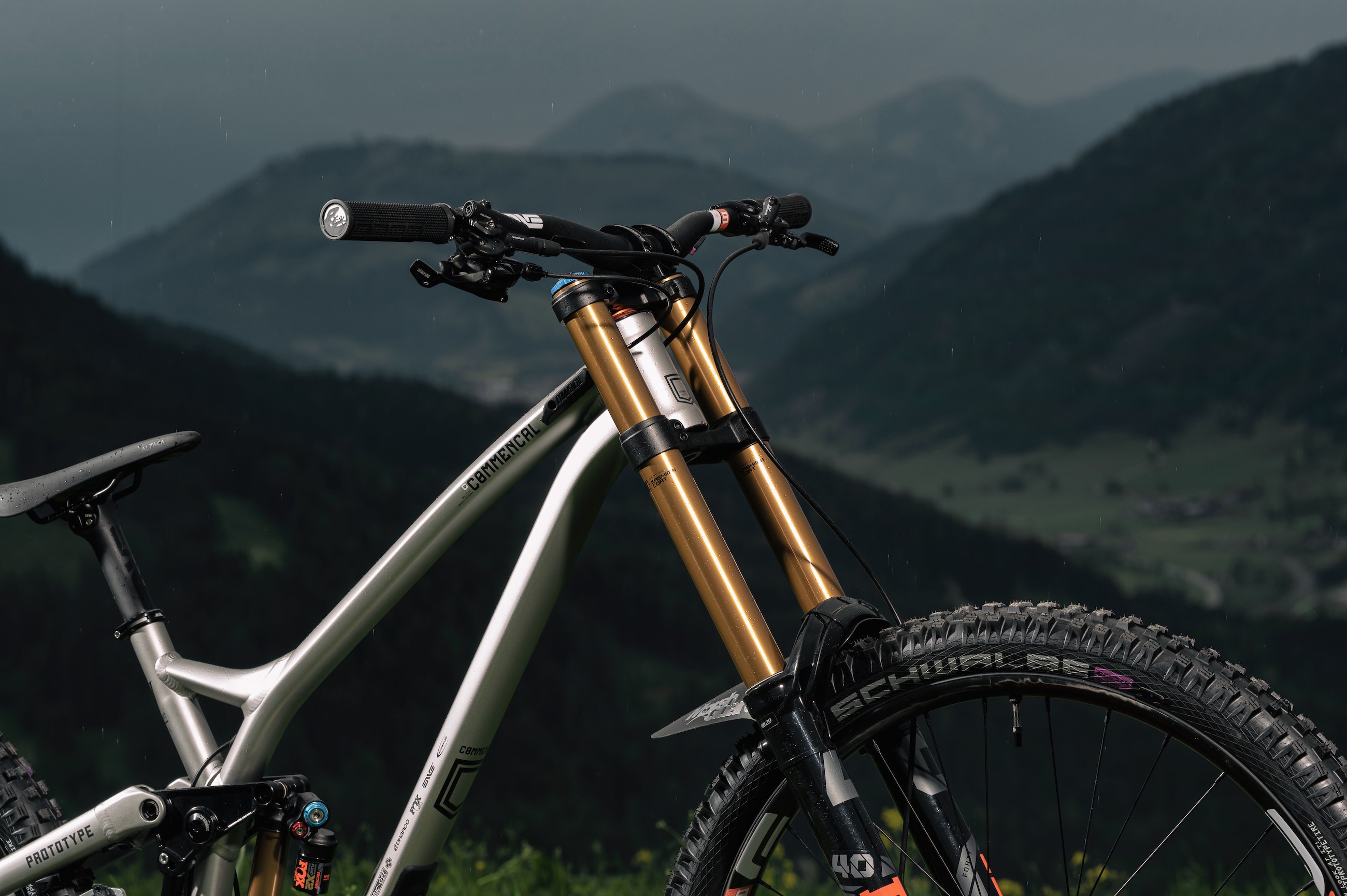 Amaury-pierron-2022-Commencal-Supreme-DH-Prototype-world-cup_3325