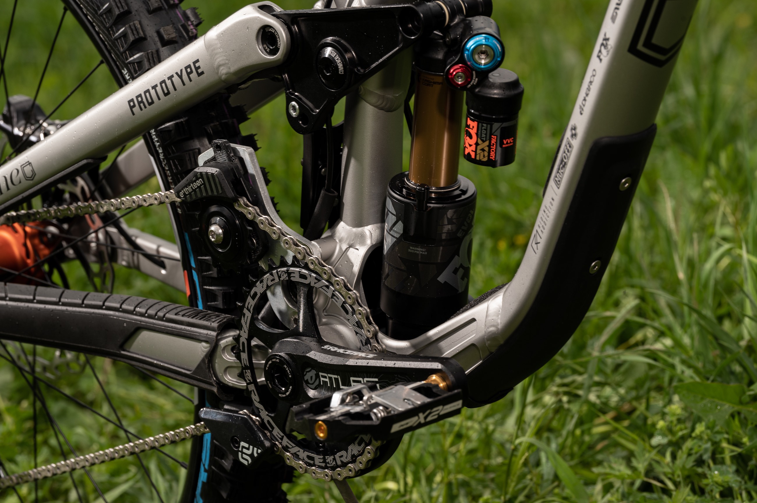 Amaury-pierron-2022-Commencal-Supreme-DH-Prototype-world-cup_3343