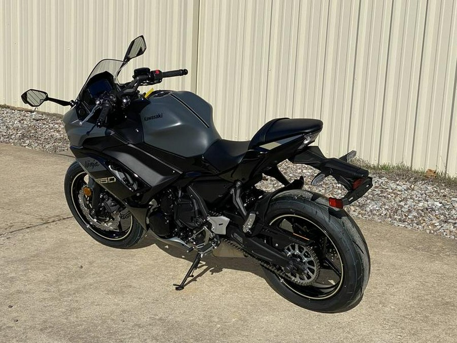2024 Kawasaki Ninja® 650 ABS Metallic Matte Dark Gray/Metallic Spark ...