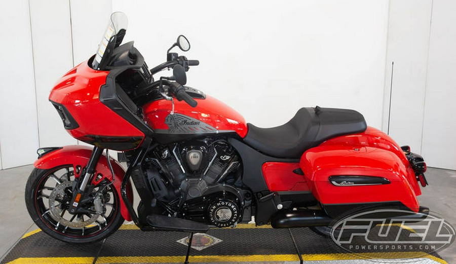 2022 Indian Motorcycle® Challenger® Dark Horse® Indy Red/Black Metallic ...