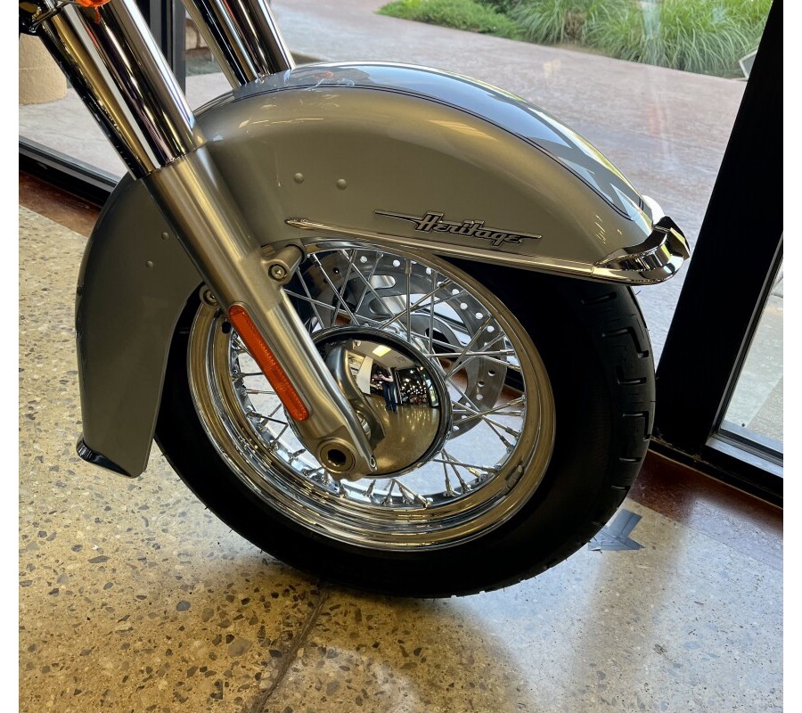 Atlas Silver Metallic 2023 Harley-Davidson Heritage Classic FLHCS for ...