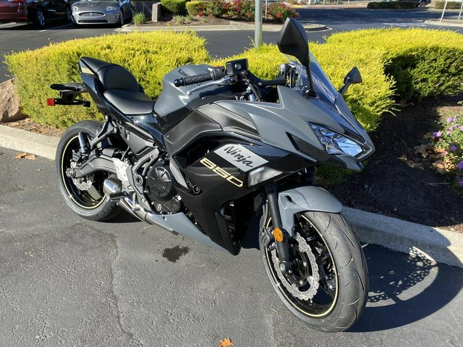 2024 Kawasaki Ninja® 650 Metallic Matte Dark Gray/Metallic Spark Black ...