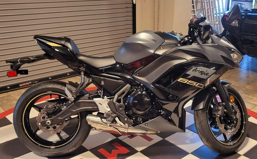 2024 Kawasaki Ninja® 650 ABS Metallic Matte Dark Gray/Metallic Spark ...