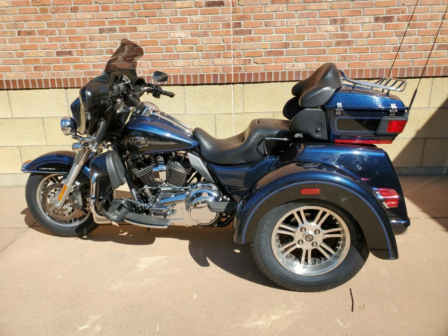 2012 Harley-Davidson Tri Glide Ultra Classic Big Blue Pearl/Vivid Black ...