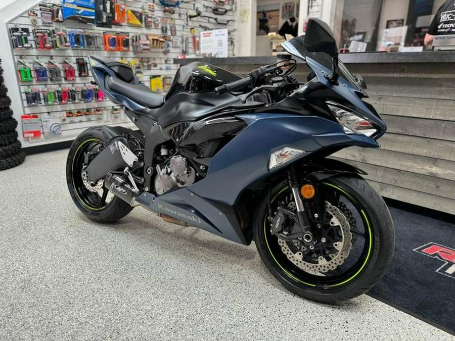 2023 Kawasaki Ninja® ZX™-6R Metallic Matte Twilight Blue/Metallic ...