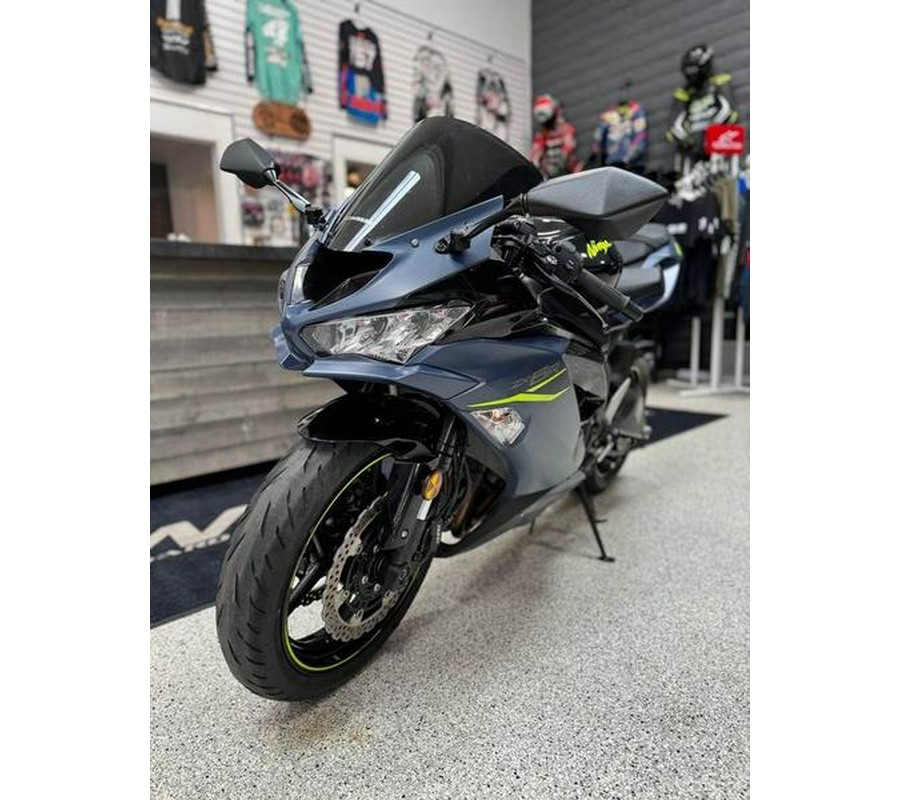 2023 Kawasaki Ninja® ZX™-6R Metallic Matte Twilight Blue/Metallic ...