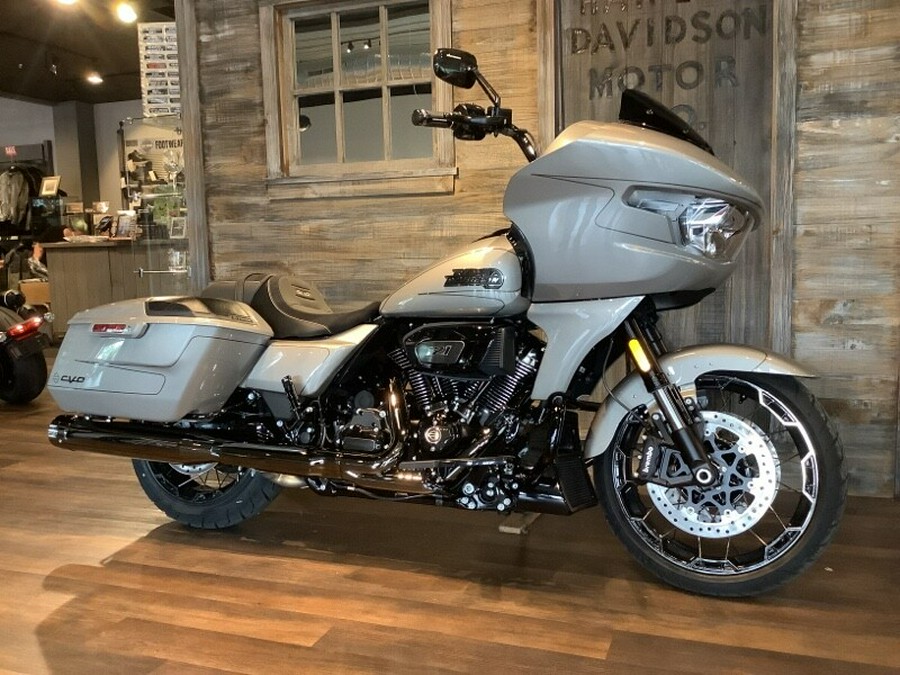 Harley-Davidson® CVO™ Road Glide® 2023 FLTRXSE C3-23 DARK PLATINUM for ...