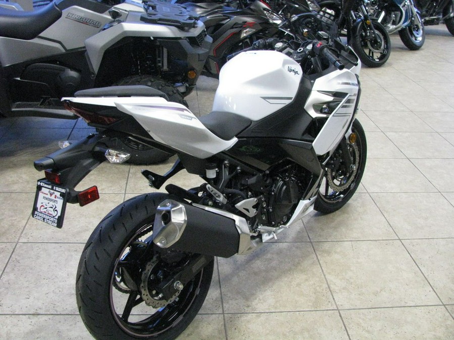 2023 Kawasaki Ninja® 400 Pearl Blizzard White/Metallic Carbon Gray for ...