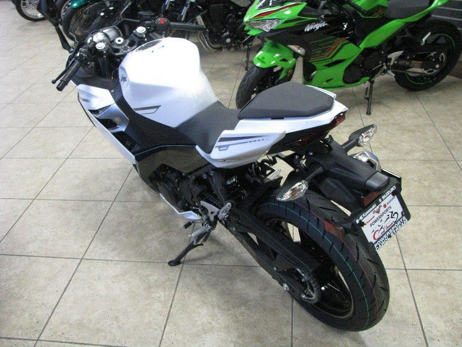 2023 Kawasaki Ninja® 400 Pearl Blizzard White/Metallic Carbon Gray for ...