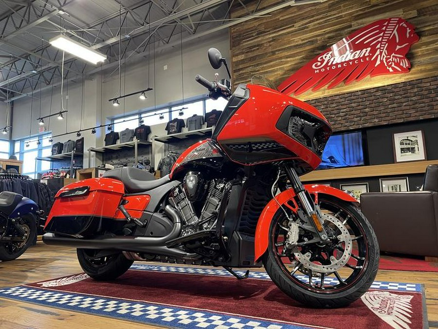 2023 Indian Motorcycle® Challenger® Dark Horse® Indy Red / Black ...