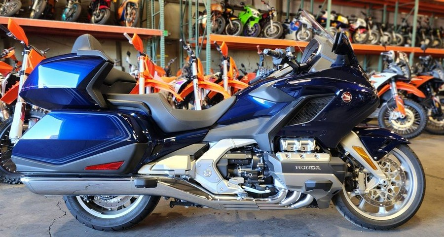 2018 Honda® Gold Wing Tour Pearl Hawkseye Blue for sale in Hillsboro, OR