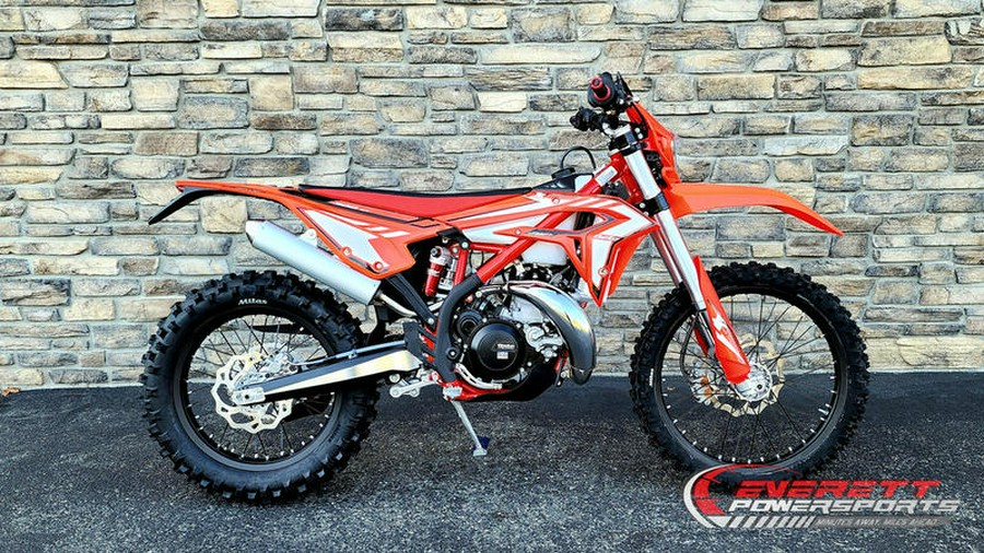 2024 Beta 300 Xtrainer LOW BOY for sale in Everett, WA