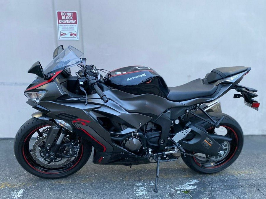 2023 Kawasaki Ninja® ZX™-6R Metallic Matte Graphenesteel Gray/Diablo ...