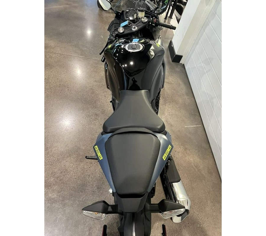 2023 Kawasaki Ninja® ZX™-6R Metallic Matte Twilight Blue/Metallic ...