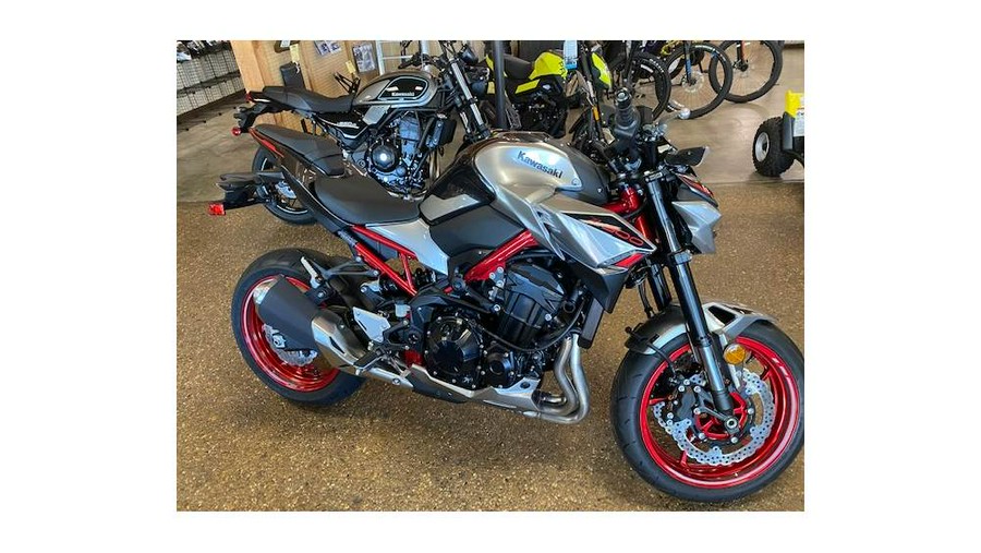 2023 Kawasaki Z900 ABS METALLIC PHANTOM SILVER / METALLIC CARBON GRAY ...