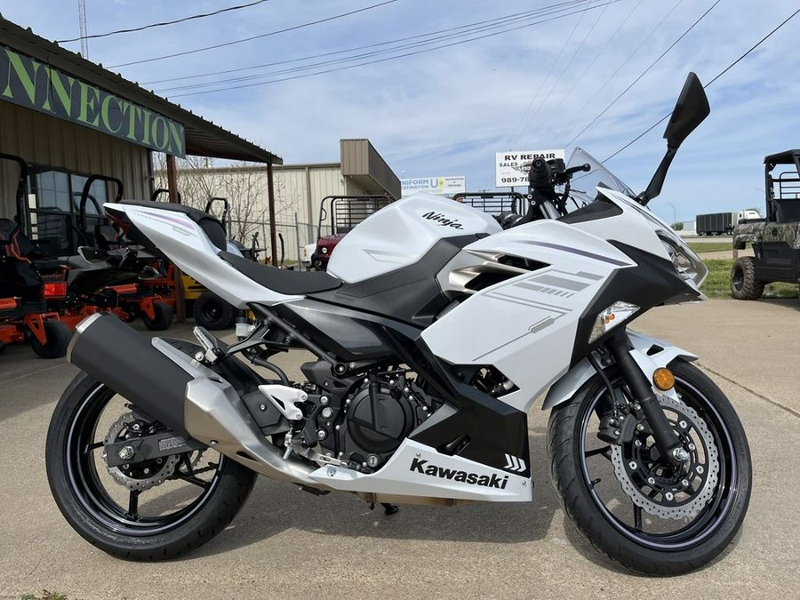 2023 Kawasaki Ninja® 400 Pearl Blizzard White/Metallic Carbon Gray for ...