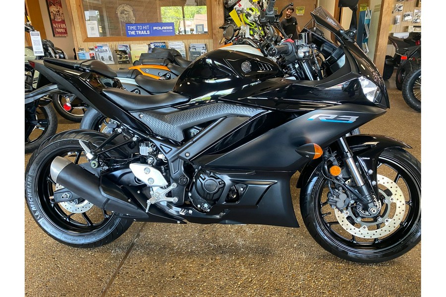 2023 Yamaha YZF-R3 MIDNIGHT BLACK for sale in Russellville, AR