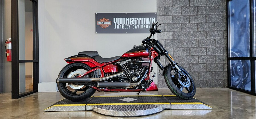 2017Harley-Davidson® CVO™ Pro Street Breakout® FXSE U958643 SF BLK/SCRD ...