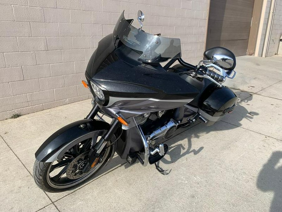 2016 Victory Motorcycles® Magnum® Black Crystal over Super Steel Gray ...