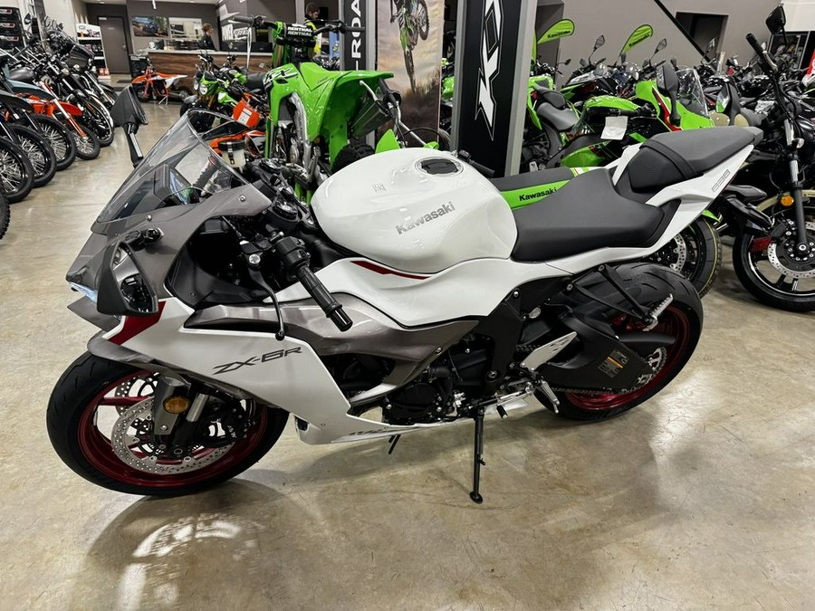 2024 Kawasaki Ninja® Zx™ 6r Pearl Robotic White Metallic Graphite Gray