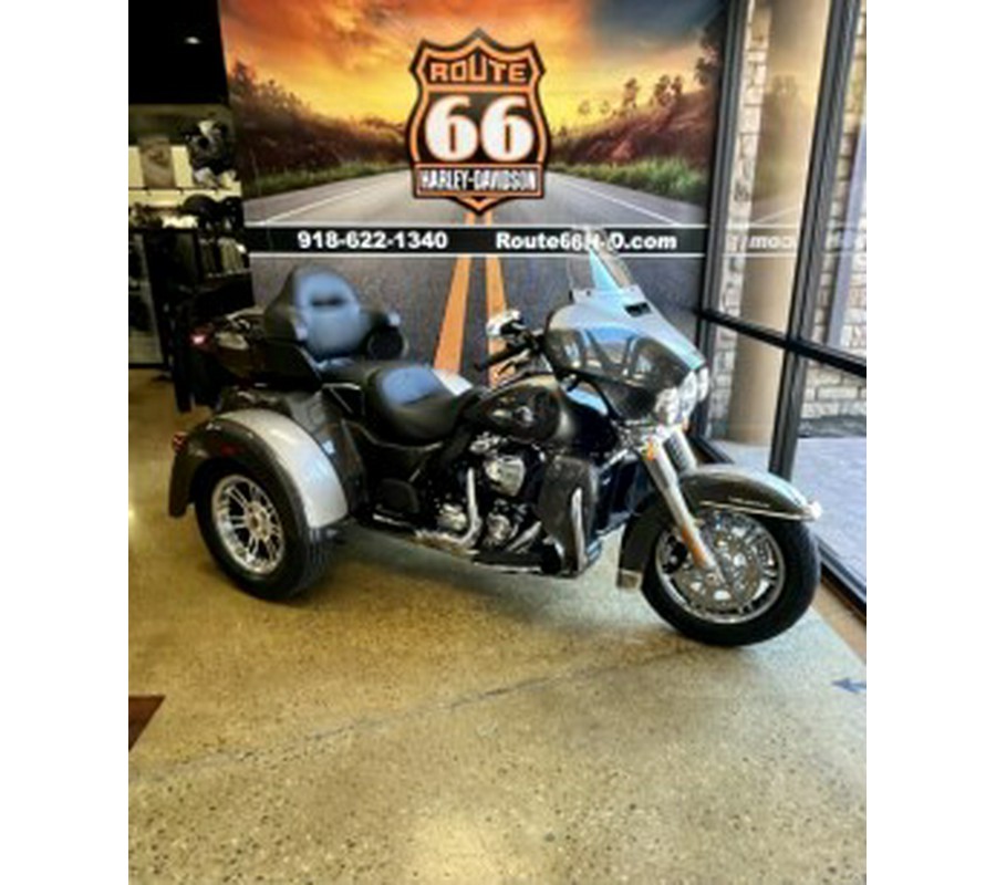 Gray Haze/Silver Fortune 2023 Harley-Davidson Tri Glide Ultra FLHTCUTG ...