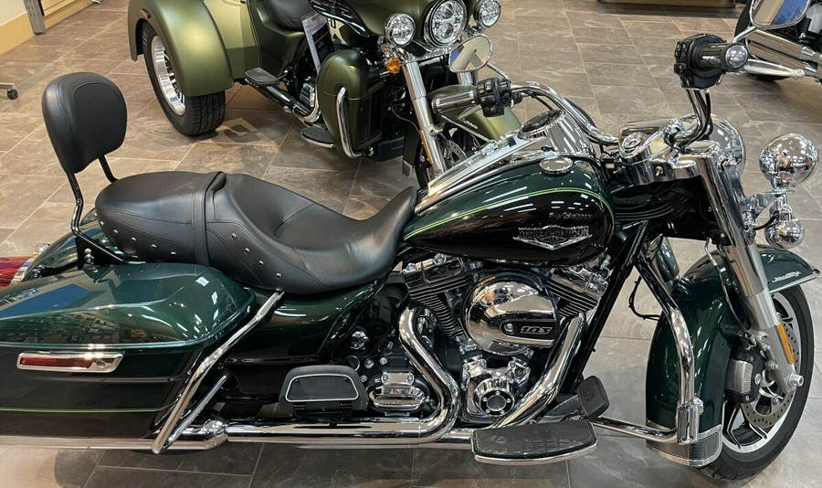 2015 Harley-Davidson Road King Two-Tone Deep Jade Pearl / Vivid Black ...