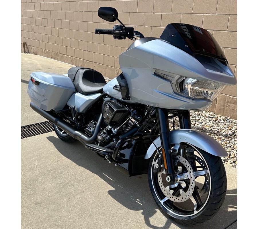 2024 Harley-Davidson Road Glide® Atlas Silver Metallic for sale in ...
