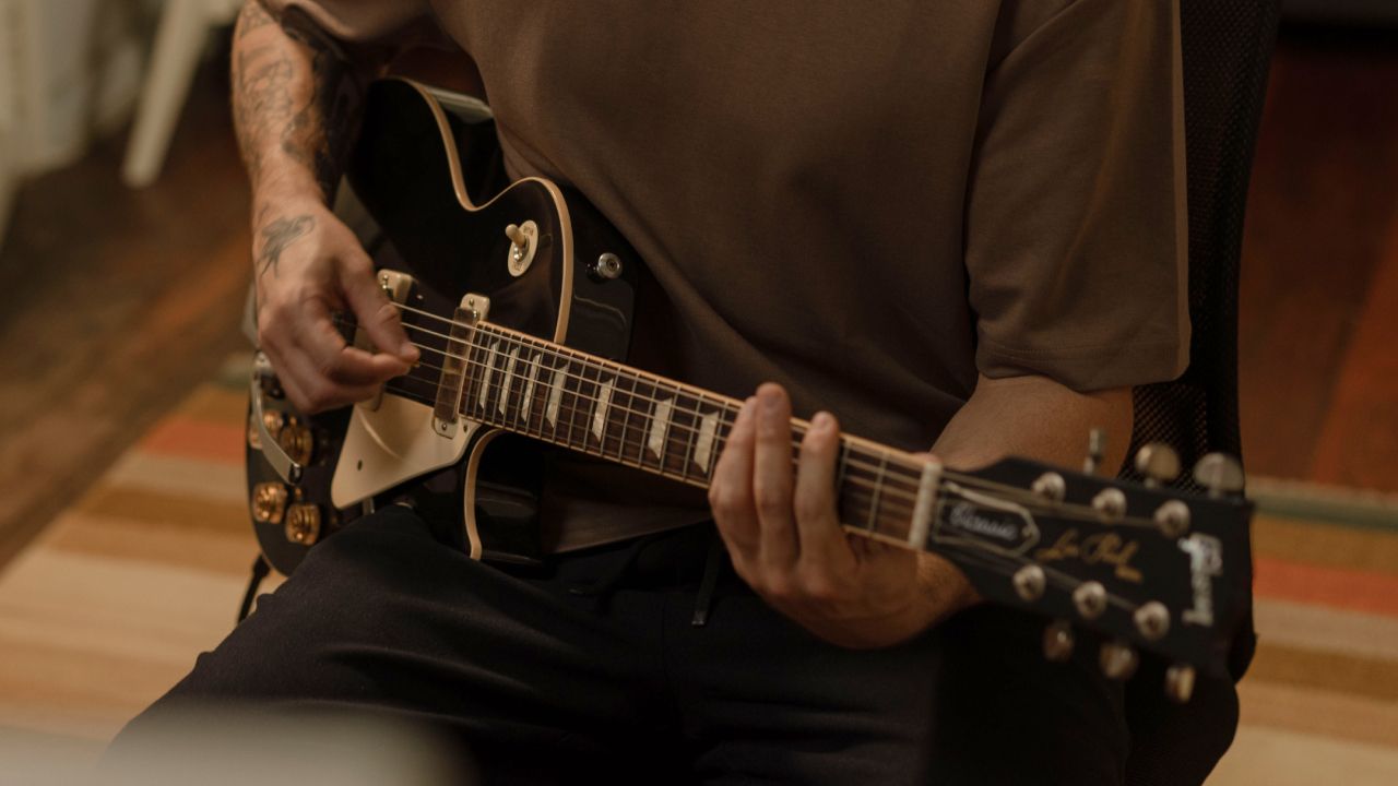 Power Chords de Guitarra Eléctrica: Historia, Consejos y Canciones