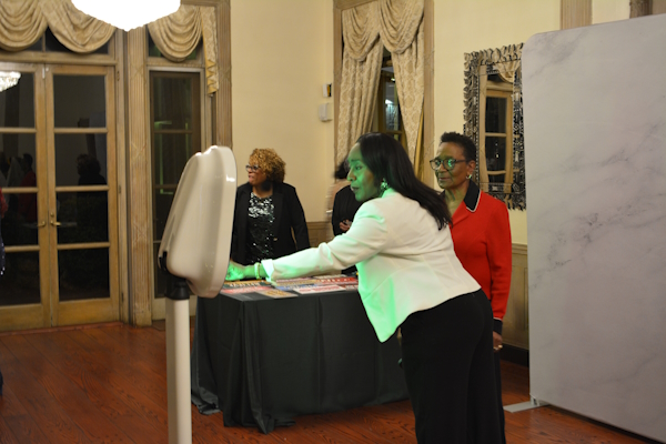 Top Tips for Renting Photo Booths for Your Event